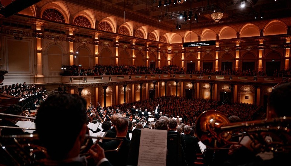 German Conductor Klaus Mäkelä Claims Top Prize at Gustav Mahler ...